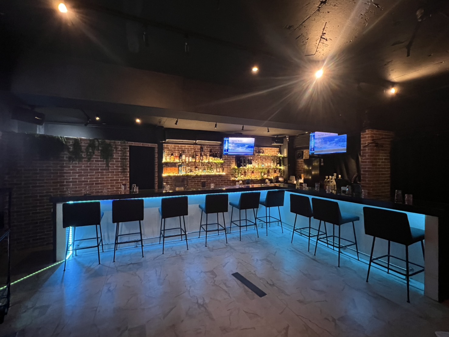 Bar Omega | 仕事帰りにもおすすめの小岩のガールズバー